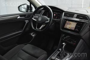 Black Volkswagen Tiguan 2023 in Ventspils, with an engine capacity of 2.00 L and mileage of 159 thousand km for 24750 €, photo 16 on AUTOMOTO.COM.LV