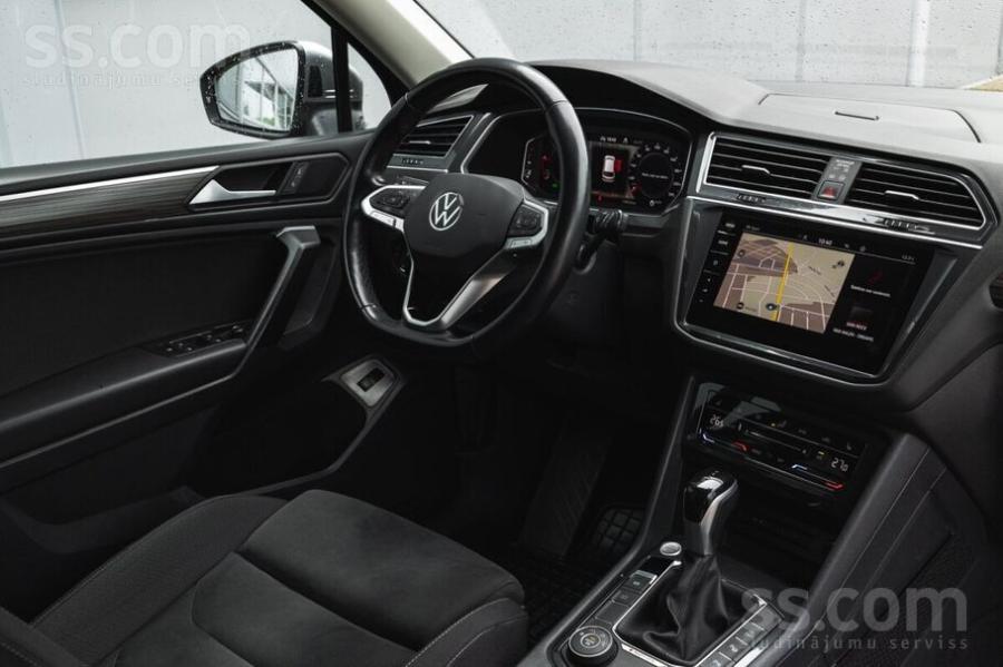 Black Volkswagen Tiguan 2023 in Ventspils, with an engine capacity of 2.00 L and mileage of 159 thousand km for 24750 €, photo 16 on AUTOMOTO.COM.LV
