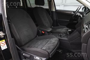Black Volkswagen Tiguan 2023 in Ventspils, with an engine capacity of 2.00 L and mileage of 159 thousand km for 24750 €, photo 17 on AUTOMOTO.COM.LV