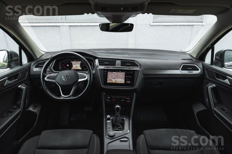 Black Volkswagen Tiguan 2023 in Ventspils, with an engine capacity of 2.00 L and mileage of 159 thousand km for 24750 €, photo 18 on AUTOMOTO.COM.LV