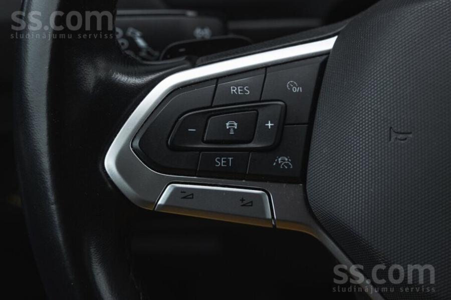 Black Volkswagen Tiguan 2023 in Ventspils, with an engine capacity of 2.00 L and mileage of 159 thousand km for 24750 €, photo 20 on AUTOMOTO.COM.LV