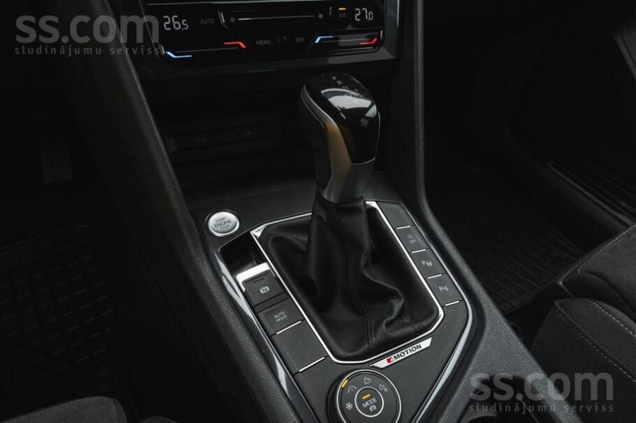 Black Volkswagen Tiguan 2023 in Ventspils, with an engine capacity of 2.00 L and mileage of 159 thousand km for 24750 €, photo 25 on AUTOMOTO.COM.LV
