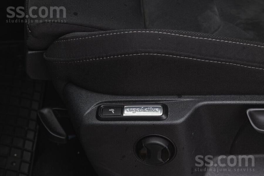 Black Volkswagen Tiguan 2023 in Ventspils, with an engine capacity of 2.00 L and mileage of 159 thousand km for 24750 €, photo 27 on AUTOMOTO.COM.LV