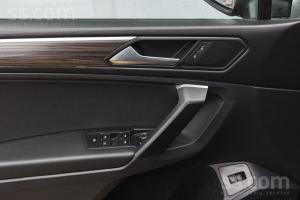 Black Volkswagen Tiguan 2023 in Ventspils, with an engine capacity of 2.00 L and mileage of 159 thousand km for 24750 €, photo 28 on AUTOMOTO.COM.LV