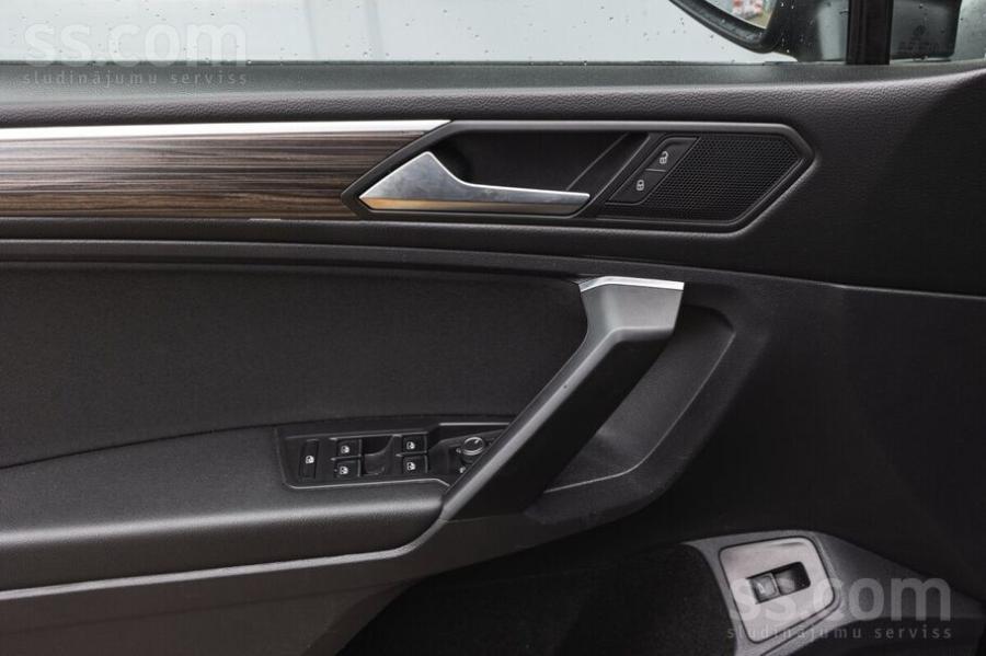 Black Volkswagen Tiguan 2023 in Ventspils, with an engine capacity of 2.00 L and mileage of 159 thousand km for 24750 €, photo 28 on AUTOMOTO.COM.LV