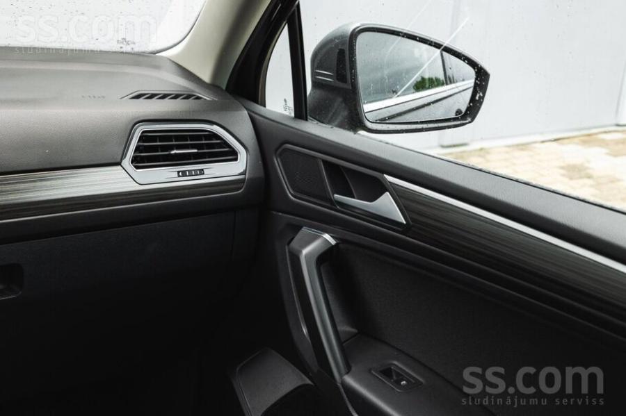 Black Volkswagen Tiguan 2023 in Ventspils, with an engine capacity of 2.00 L and mileage of 159 thousand km for 24750 €, photo 31 on AUTOMOTO.COM.LV