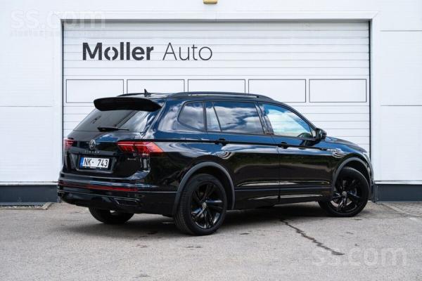 Melns Volkswagen Tiguan 2023 Rīga, ar dzinēja tilpumu 2.00 L un nobraukumu 101 tūkst. km par 29950 €, foto 4 vietnē AUTOMOTO.COM.LV