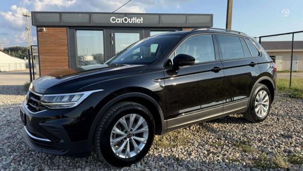Melns Volkswagen Tiguan 2023 Viļņa, ar dzinēja tilpumu 1.50 L un nobraukumu 152 tūkst. km par 20449 €, foto 2 vietnē AUTOMOTO.COM.LV