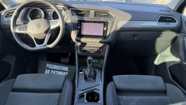 Melns Volkswagen Tiguan 2023 Viļņa, ar dzinēja tilpumu 1.50 L un nobraukumu 152 tūkst. km par 20449 €, foto 10 vietnē AUTOMOTO.COM.LV