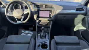 Black Volkswagen Tiguan 2023 in Vilnius, with an engine capacity of 1.50 L and mileage of 152 thousand km for 20449 €, photo 11 on AUTOMOTO.COM.LV