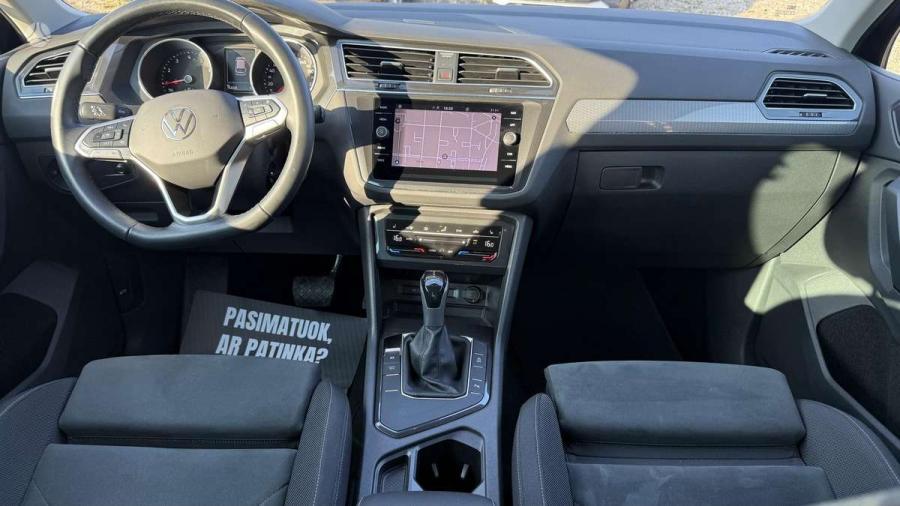Black Volkswagen Tiguan 2023 in Vilnius, with an engine capacity of 1.50 L and mileage of 152 thousand km for 20449 €, photo 11 on AUTOMOTO.COM.LV