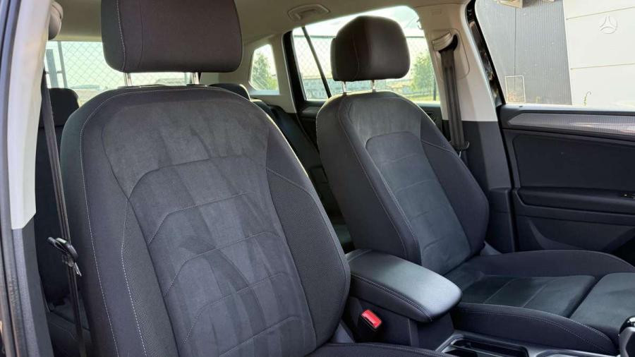 Black Volkswagen Tiguan 2023 in Vilnius, with an engine capacity of 1.50 L and mileage of 152 thousand km for 20449 €, photo 15 on AUTOMOTO.COM.LV