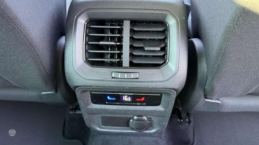 Black Volkswagen Tiguan 2023 in Vilnius, with an engine capacity of 1.50 L and mileage of 152 thousand km for 20449 €, photo 19 on AUTOMOTO.COM.LV