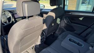 Black Volkswagen Tiguan 2023 in Vilnius, with an engine capacity of 1.50 L and mileage of 152 thousand km for 20449 €, photo 20 on AUTOMOTO.COM.LV
