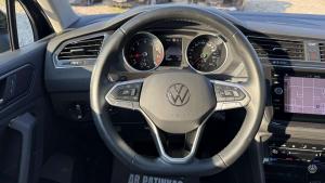 Black Volkswagen Tiguan 2023 in Vilnius, with an engine capacity of 1.50 L and mileage of 152 thousand km for 20449 €, photo 22 on AUTOMOTO.COM.LV