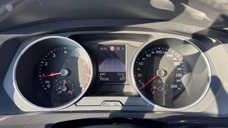 Black Volkswagen Tiguan 2023 in Vilnius, with an engine capacity of 1.50 L and mileage of 152 thousand km for 20449 €, photo 23 on AUTOMOTO.COM.LV