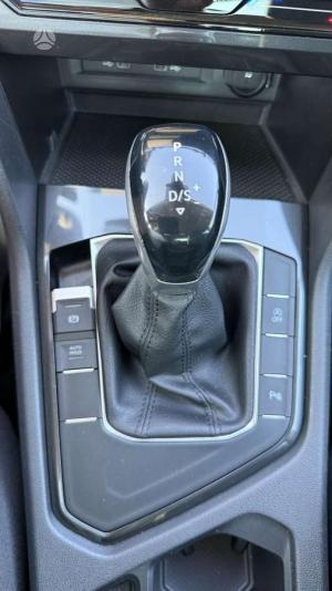 Black Volkswagen Tiguan 2023 in Vilnius, with an engine capacity of 1.50 L and mileage of 152 thousand km for 20449 €, photo 28 on AUTOMOTO.COM.LV