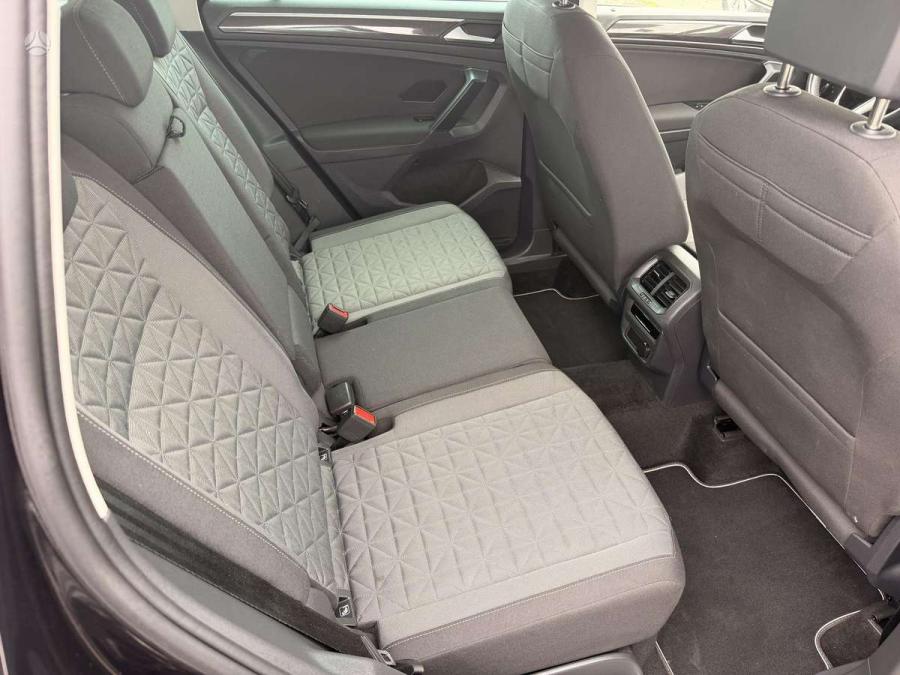 Melns Volkswagen Tiguan 2023 Kauņa, ar dzinēja tilpumu 1.40 L un nobraukumu 45 tūkst. km par 23700 €, foto 15 vietnē AUTOMOTO.COM.LV