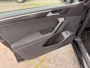 Melns Volkswagen Tiguan 2023 Kauņa, ar dzinēja tilpumu 1.40 L un nobraukumu 45 tūkst. km par 23700 €, foto 17 vietnē AUTOMOTO.COM.LV