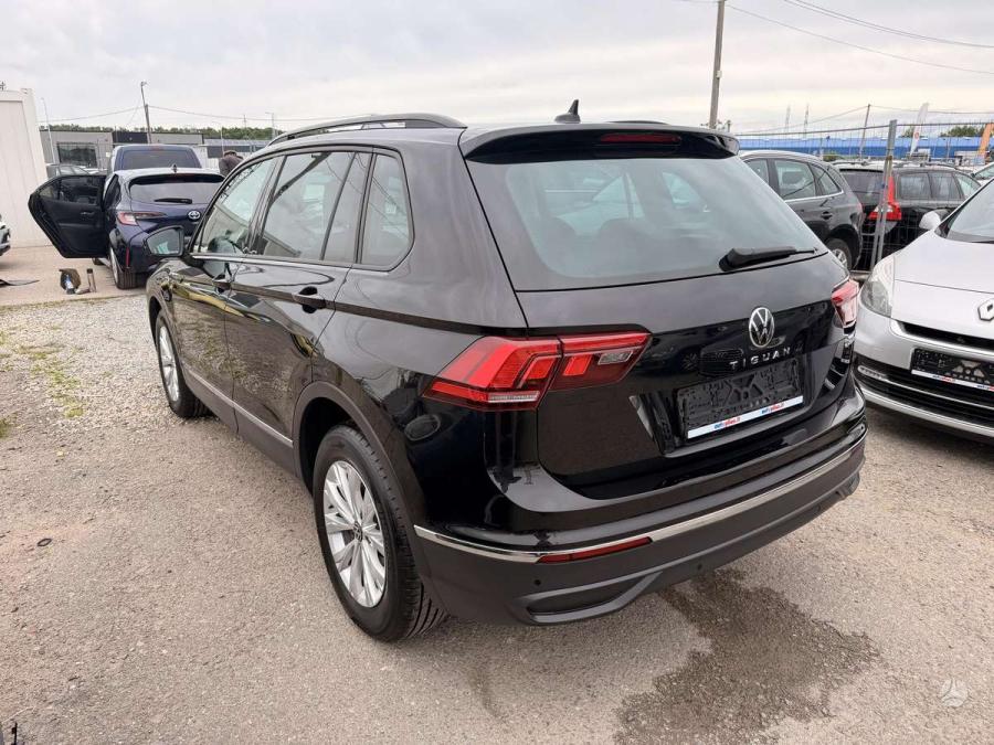 Melns Volkswagen Tiguan 2023 Kauņa, ar dzinēja tilpumu 1.40 L un nobraukumu 45 tūkst. km par 23700 €, foto 33 vietnē AUTOMOTO.COM.LV