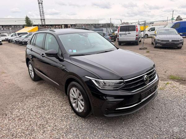 Black Volkswagen Tiguan 2023 in Kaunas, with an engine capacity of 1.40 L and mileage of 45 thousand km for 23300 €, photo 4 on AUTOMOTO.COM.LV