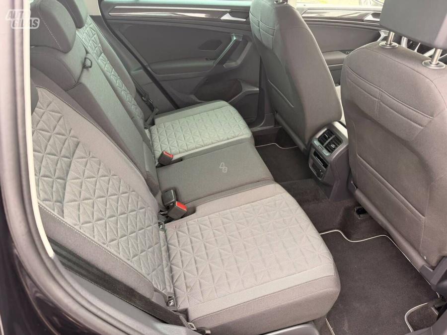 Melns Volkswagen Tiguan 2023 Kauņa, ar dzinēja tilpumu 1.40 L un nobraukumu 45 tūkst. km par 23300 €, foto 13 vietnē AUTOMOTO.COM.LV
