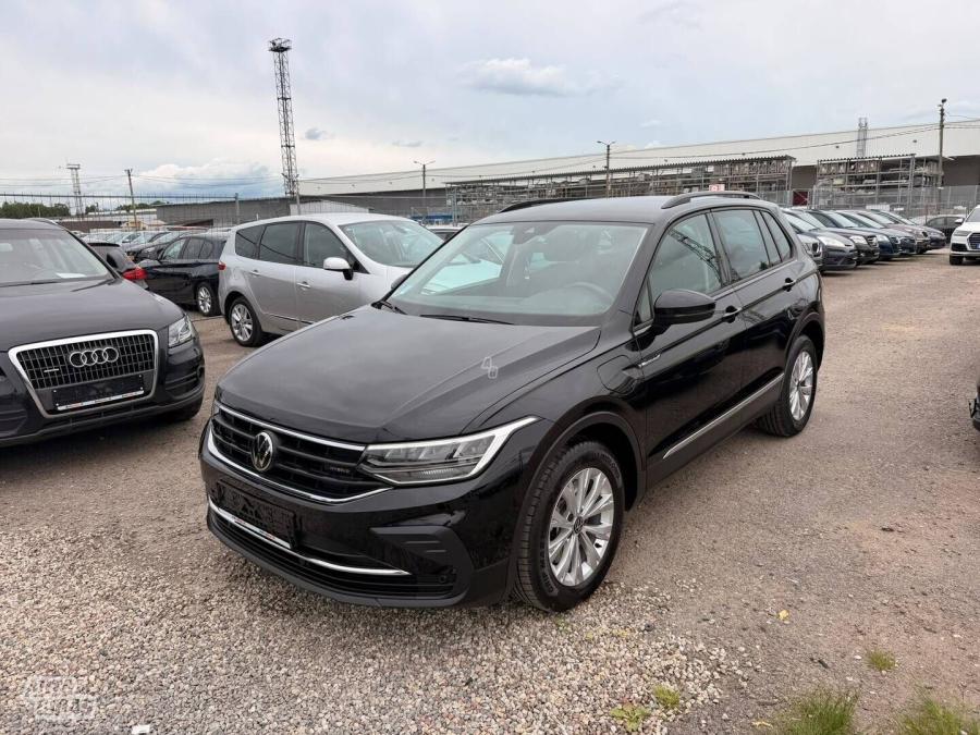 Melns Volkswagen Tiguan 2023 Kauņa, ar dzinēja tilpumu 1.40 L un nobraukumu 45 tūkst. km par 23300 €, foto 24 vietnē AUTOMOTO.COM.LV