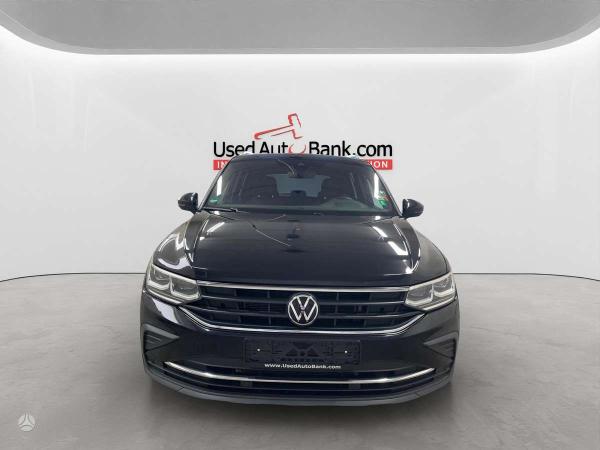Black Volkswagen Tiguan 2023 in Vilnius, with an engine capacity of 1.97 L and mileage of 171 thousand km for 21054 €, photo 2 on AUTOMOTO.COM.LV