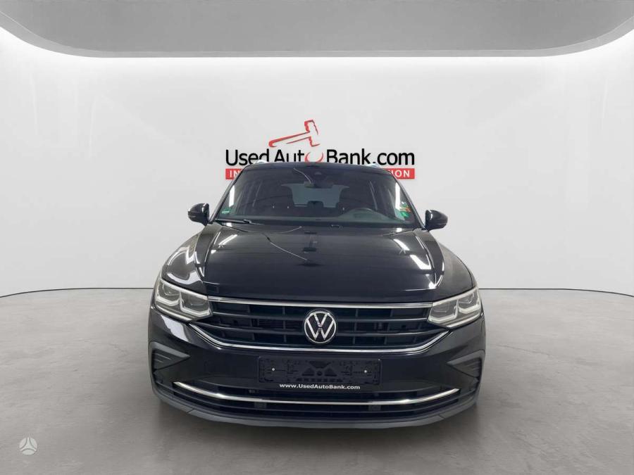 Melns Volkswagen Tiguan 2023 Viļņa, ar dzinēja tilpumu 1.97 L un nobraukumu 171 tūkst. km par 21054 €, foto 3 vietnē AUTOMOTO.COM.LV