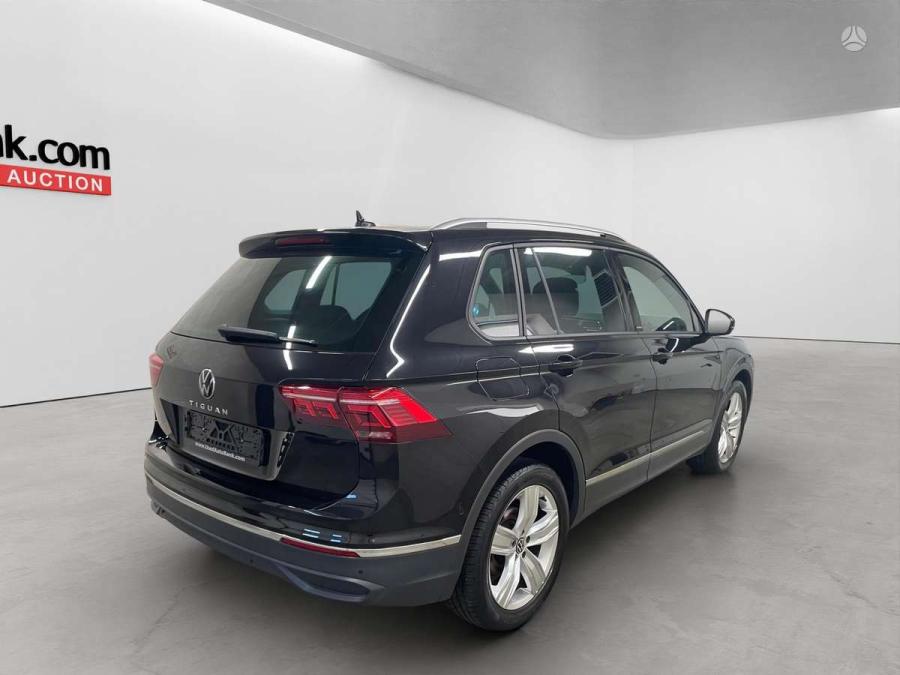 Melns Volkswagen Tiguan 2023 Viļņa, ar dzinēja tilpumu 1.97 L un nobraukumu 171 tūkst. km par 21054 €, foto 5 vietnē AUTOMOTO.COM.LV