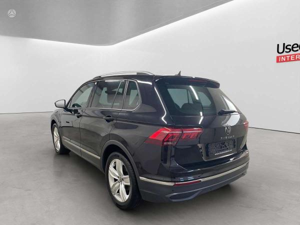 Black Volkswagen Tiguan 2023 in Vilnius, with an engine capacity of 1.97 L and mileage of 171 thousand km for 21054 €, photo 6 on AUTOMOTO.COM.LV
