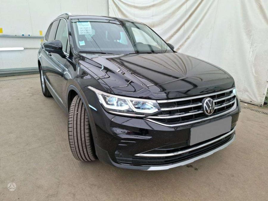 Melns Volkswagen Tiguan 2023 Viļņa, ar dzinēja tilpumu 1.50 L un nobraukumu 55 tūkst. km par 30855 €, foto 4 vietnē AUTOMOTO.COM.LV