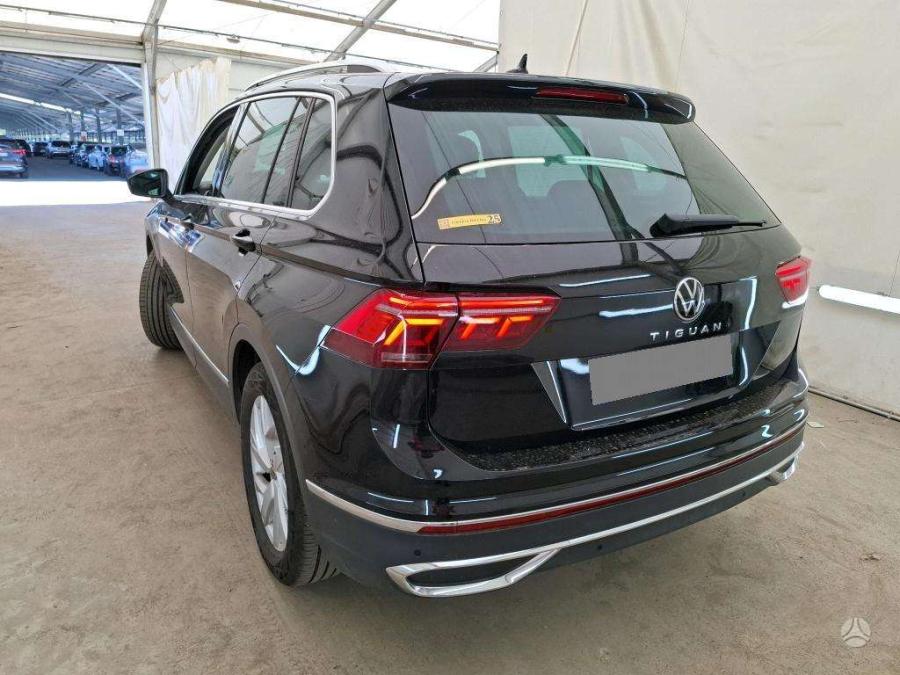 Melns Volkswagen Tiguan 2023 Viļņa, ar dzinēja tilpumu 1.50 L un nobraukumu 55 tūkst. km par 30855 €, foto 5 vietnē AUTOMOTO.COM.LV