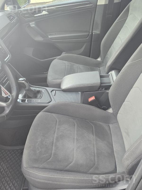 Black Volkswagen Tiguan 2023 in Riga, with an engine capacity of 1.50 L and mileage of 59 thousand km for 27900 €, photo 10 on AUTOMOTO.COM.LV