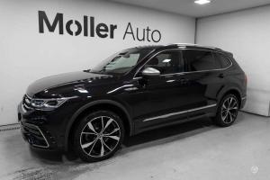 Black Volkswagen Tiguan 2023 in Vilnius, with an engine capacity of 2.00 L and mileage of 128 thousand km for 31950 €, photo 3 on AUTOMOTO.COM.LV