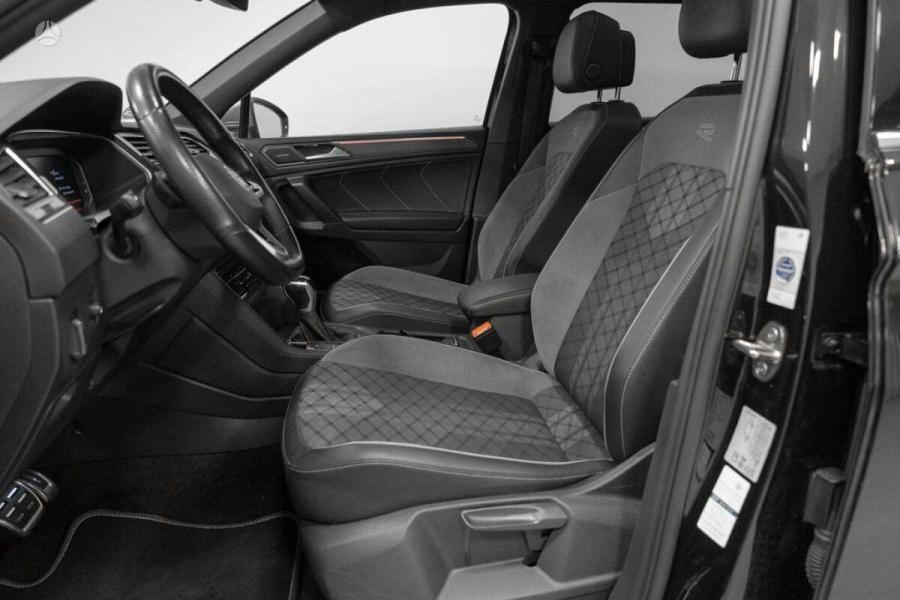 Black Volkswagen Tiguan 2023 in Vilnius, with an engine capacity of 2.00 L and mileage of 128 thousand km for 31950 €, photo 6 on AUTOMOTO.COM.LV