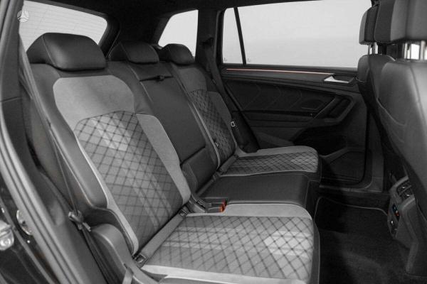 Black Volkswagen Tiguan 2023 in Vilnius, with an engine capacity of 2.00 L and mileage of 128 thousand km for 31950 €, photo 9 on AUTOMOTO.COM.LV