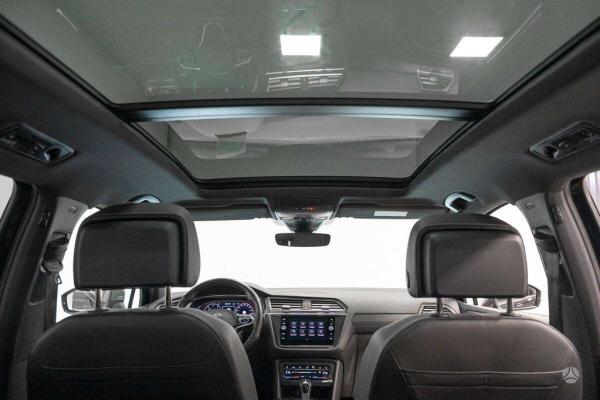 Black Volkswagen Tiguan 2023 in Vilnius, with an engine capacity of 2.00 L and mileage of 128 thousand km for 31950 €, photo 11 on AUTOMOTO.COM.LV