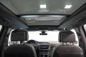 Black Volkswagen Tiguan 2023 in Vilnius, with an engine capacity of 2.00 L and mileage of 128 thousand km for 31950 €, photo 11 on AUTOMOTO.COM.LV