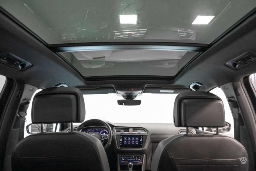 Black Volkswagen Tiguan 2023 in Vilnius, with an engine capacity of 2.00 L and mileage of 128 thousand km for 31950 €, photo 11 on AUTOMOTO.COM.LV