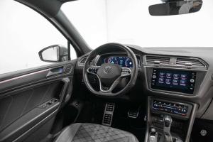 Black Volkswagen Tiguan 2023 in Vilnius, with an engine capacity of 2.00 L and mileage of 128 thousand km for 31950 €, photo 13 on AUTOMOTO.COM.LV