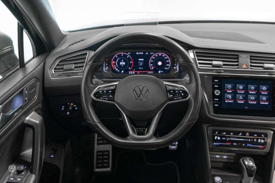 Black Volkswagen Tiguan 2023 in Vilnius, with an engine capacity of 2.00 L and mileage of 128 thousand km for 31950 €, photo 14 on AUTOMOTO.COM.LV
