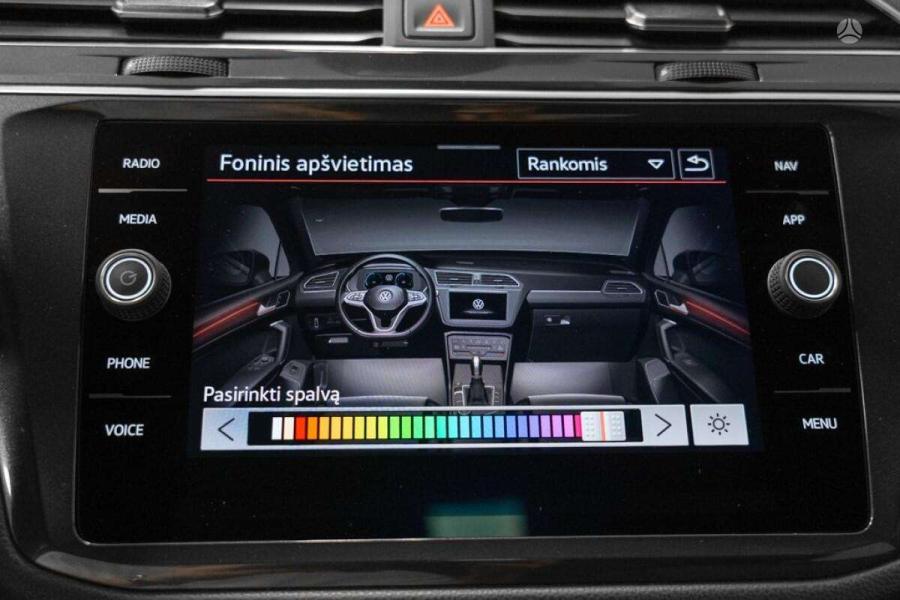 Black Volkswagen Tiguan 2023 in Vilnius, with an engine capacity of 2.00 L and mileage of 128 thousand km for 31950 €, photo 20 on AUTOMOTO.COM.LV