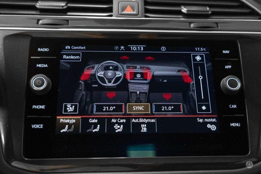 Black Volkswagen Tiguan 2023 in Vilnius, with an engine capacity of 2.00 L and mileage of 128 thousand km for 31950 €, photo 22 on AUTOMOTO.COM.LV