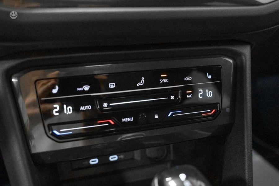 Black Volkswagen Tiguan 2023 in Vilnius, with an engine capacity of 2.00 L and mileage of 128 thousand km for 31950 €, photo 23 on AUTOMOTO.COM.LV