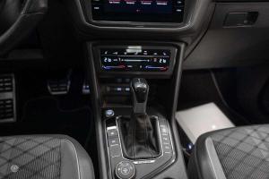 Black Volkswagen Tiguan 2023 in Vilnius, with an engine capacity of 2.00 L and mileage of 128 thousand km for 31950 €, photo 24 on AUTOMOTO.COM.LV