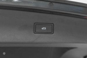 Black Volkswagen Tiguan 2023 in Vilnius, with an engine capacity of 2.00 L and mileage of 128 thousand km for 31950 €, photo 27 on AUTOMOTO.COM.LV