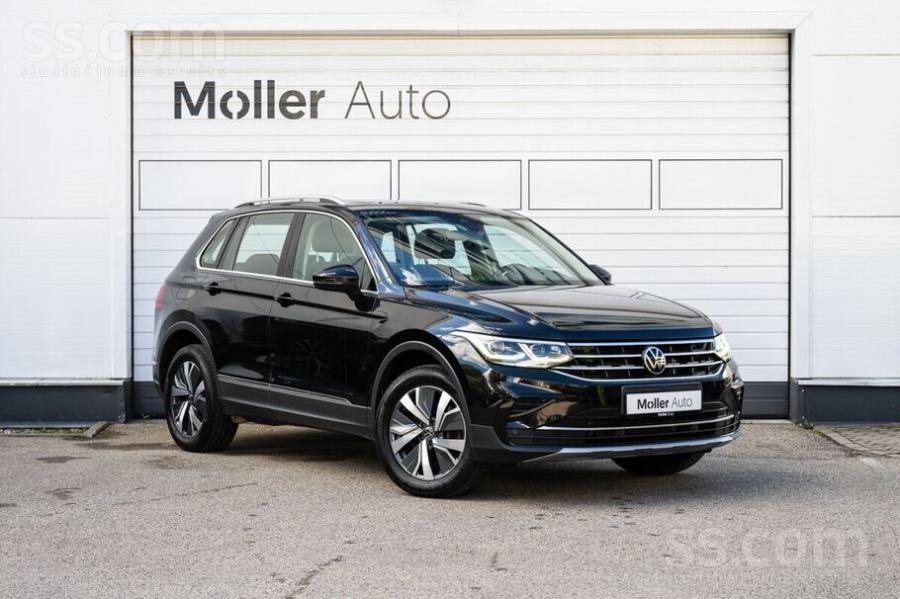 Black Volkswagen Tiguan 2023 in Riga, with an engine capacity of 1.40 L and mileage of 133 thousand km for 23450 €, photo 3 on AUTOMOTO.COM.LV