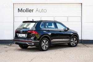 Black Volkswagen Tiguan 2023 in Riga, with an engine capacity of 1.40 L and mileage of 133 thousand km for 23450 €, photo 4 on AUTOMOTO.COM.LV