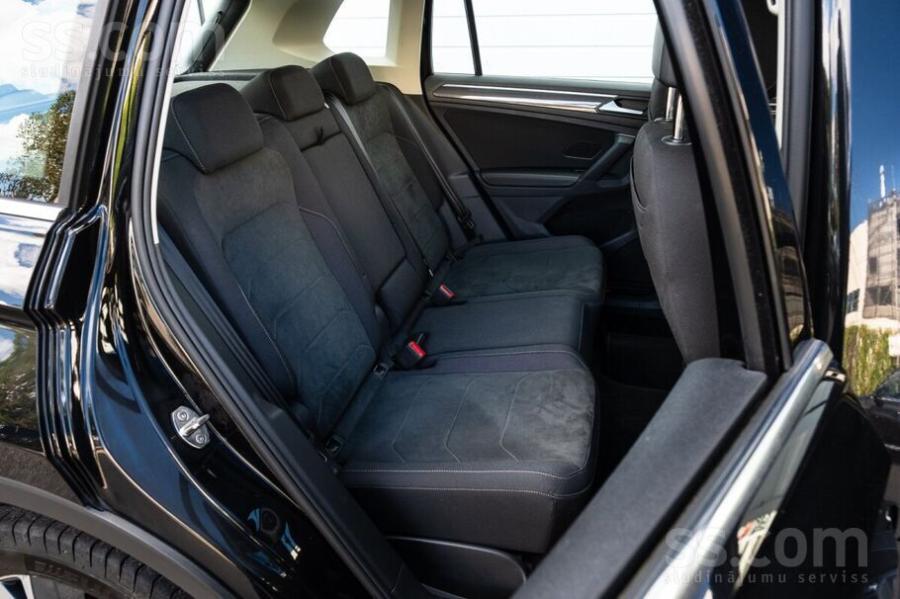 Black Volkswagen Tiguan 2023 in Riga, with an engine capacity of 1.40 L and mileage of 133 thousand km for 23450 €, photo 9 on AUTOMOTO.COM.LV